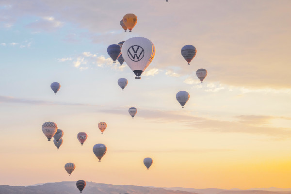 Volkswagen Marks 50 Years Of Golf With Unique Hot-Air Balloon In Turkey ...