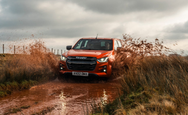 Isuzu's Expert Guide To Mud Driving With The D-Max - DriveSpark News