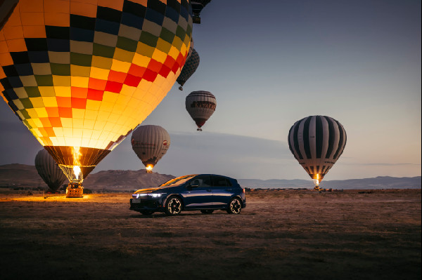Volkswagen Marks 50 Years Of Golf With Unique Hot-Air Balloon In Turkey ...