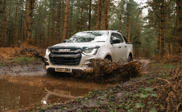 Isuzu's Expert Guide To Mud Driving With The D-Max - DriveSpark News