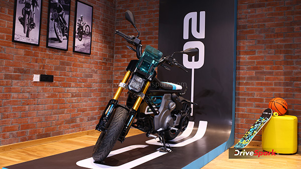 BMW CE 02 Review (First Ride) - Riding Impressions| Specs| Range ...