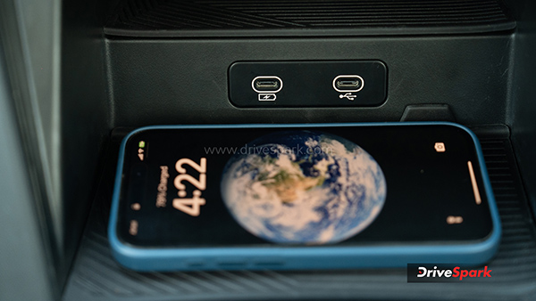 Mahindra XEV 9e Review (First Drive) - Driving Impressions | Specs ...