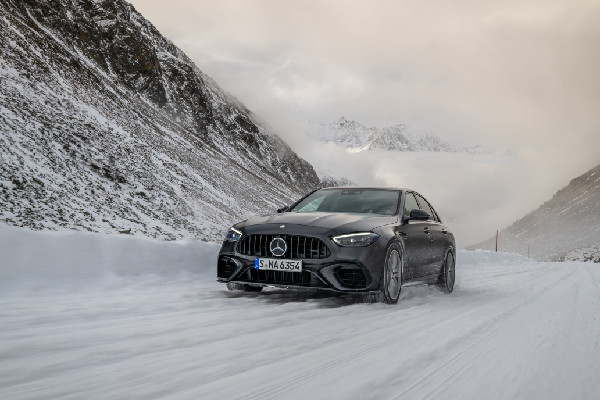Mercedes-Benz All-Wheel Drive: Performance And Stability Across All ...