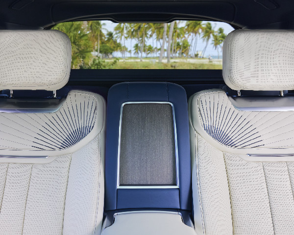 Range Rover SV Candeo: A Bespoke Luxury Experience At Design Miami 2024 ...