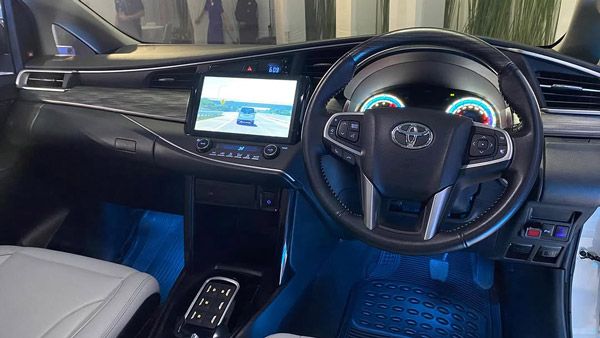 Toyota 'Innova Crysta Electric' Debuts: 59.3kWh Battery Pack, 180hp ...