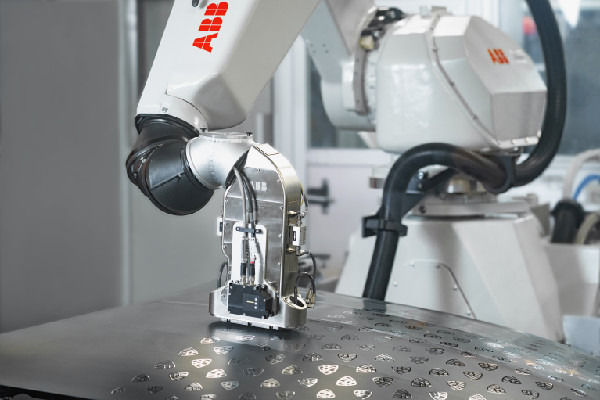 ABB PixelPaint Technology Introduced At Mercedes-Benz Sindelfingen Plant - DriveSpark News