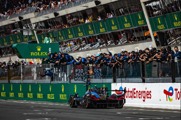Alpine Achieves Top Ten Finish At 24 Hours Of Le Mans 2025 - DriveSpark ...