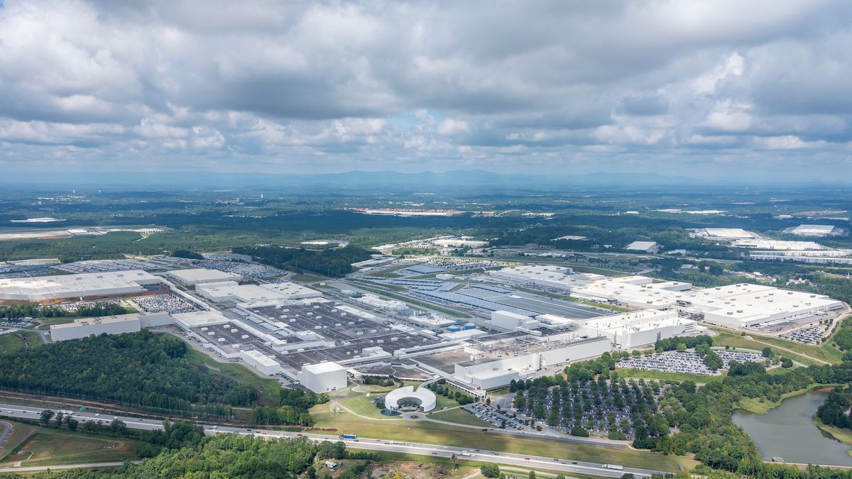 BMW Manufacturing Celebrates Award-Winning Vehicles And Sustainable ...