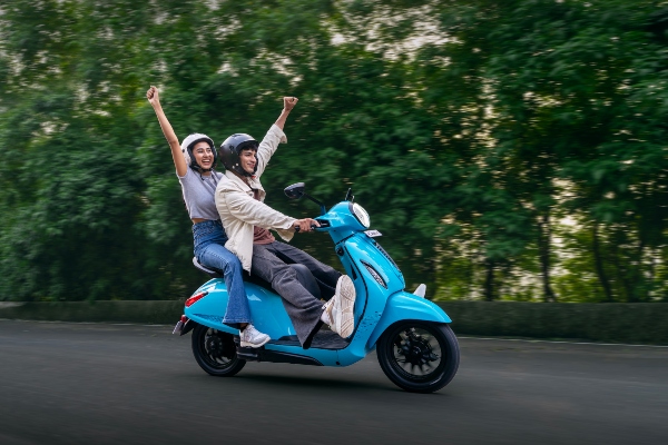 TVS Orbiter vs Bajaj Chetak 3001 – Budget Electric Scooter Comparison ...