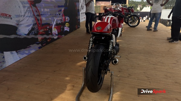 Royal Enfield Continental GT 750 Race Bike Showcased at Motoverse 2025 - DriveSpark News