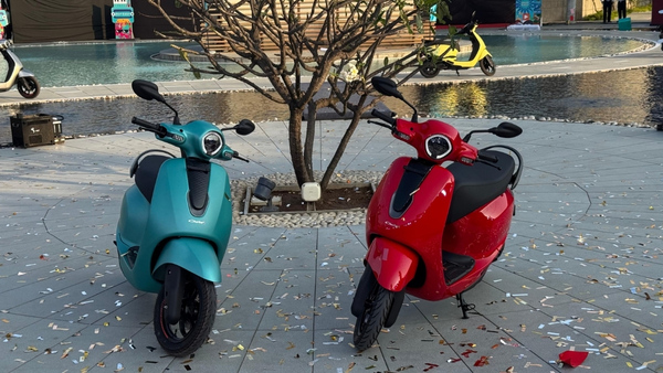 Bajaj Chetak C2501 Launched At ₹91,399 With 113 km Range - DriveSpark News