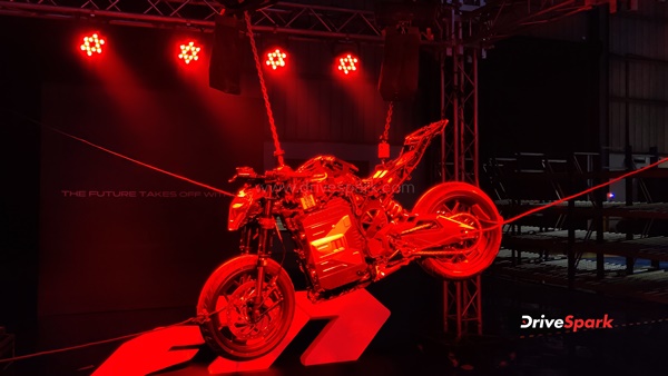 307 ಕಿ.ಮೀ ರೇಂಜ್ ನೀಡುವ ಬೆಂಗಳೂರು ಮೂಲದ ಅಲ್ಟ್ರಾವೈಲೆಟ್ F77 ಬೈಕ್ ಖರೀದಿಗೆ ಅ.23 ...