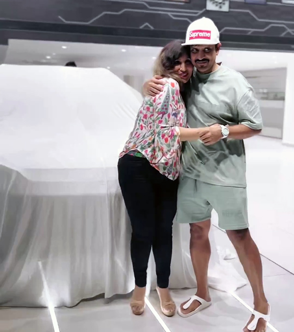 Akul Balaji: ಪತ್ನಿಗೆ ಚೀನಾ ಕಂಪನಿಯ ಎಲೆಕ್ಟ್ರಿಕ್ ಕಾರು ಗಿಫ್ಟ್ ನೀಡಿ ಪರಿಸರ ಪ್ರೇಮ ಮೆರೆದ ಅಕುಲ್ ಬಾಲಾಜಿ ...