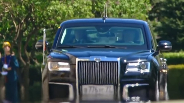 ರಷ್ಯಾ ಅಧ್ಯಕ್ಷ ಪುಟಿನ್‌ Aurus Senat ಕಾರಲ್ಲಿ ಪ್ರಧಾನಿ ಮೋದಿ: ಬ್ರೋ.. ಇದು ಚಲಿಸುವ ಕೋಟೆ.. ಏನಿದರ ವಿಶೇಷತೆ ...