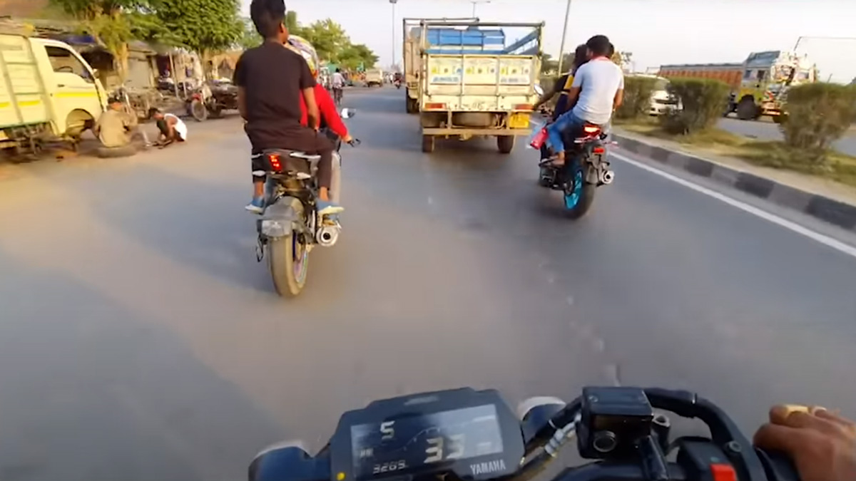 Triple Riding Bike Crash ഈ വീഡിയോ കണ്ടാല്‍ പിന്നെ ബൈക്കില്‍ മൂന്നുപേരെ ...