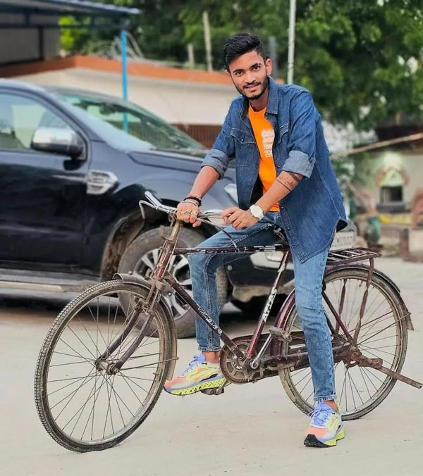 പണ്ട് സൈക്കിള്‍ ചവിട്ടി നടന്ന പയ്യനാ! 24-കാരന്‍ സ്വന്തമാക്കിയ ആഡംബര ...