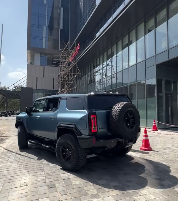 അംബാനിക്ക് പോലുമില്ലാത്ത എസ്‌‌യുവി, കോടികൾ പൊടിച്ച് കേരളത്തിലെ ആദ്യ ...