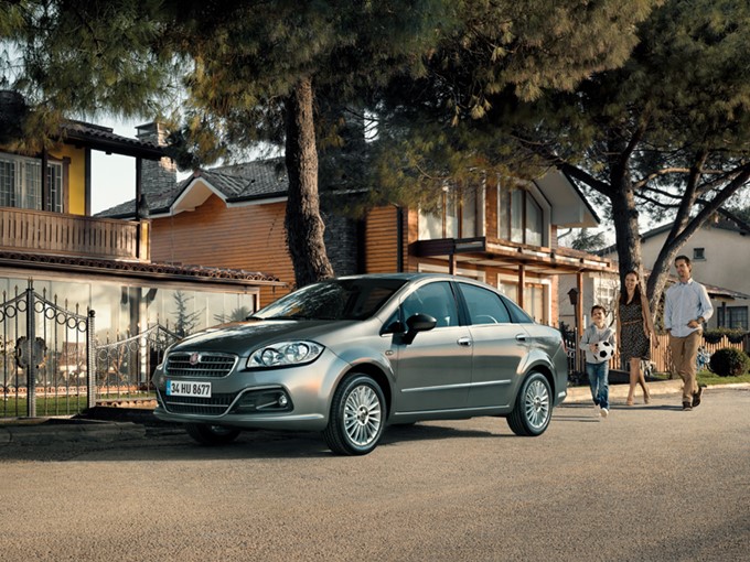 Fiat Linea Images [HD]: Fiat Linea Interior & Exterior Photo Gallery ...