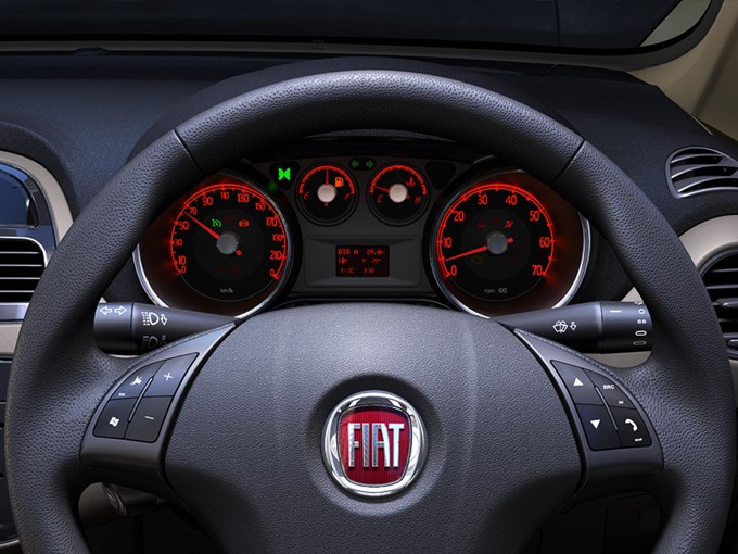Fiat Linea Images [HD]: Fiat Linea Interior & Exterior Photo Gallery ...