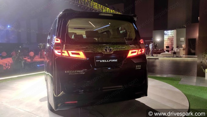 Toyota Vellfire Images [HD]: Toyota Vellfire Interior & Exterior Photo ...