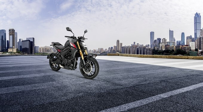 Keeway K300 N Images [HD]: Photo Gallery of Keeway K300 N - DriveSpark