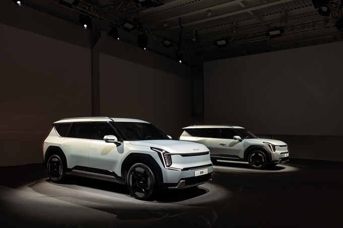 Kia EV9 Images [HD]: Kia EV9 Interior & Exterior Photo Gallery - DriveSpark