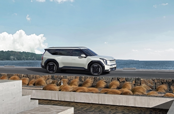 Kia EV9 Images [HD]: Kia EV9 Interior & Exterior Photo Gallery - DriveSpark