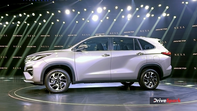 Maruti Suzuki Invicto Images [HD]: Maruti Suzuki Invicto Interior ...