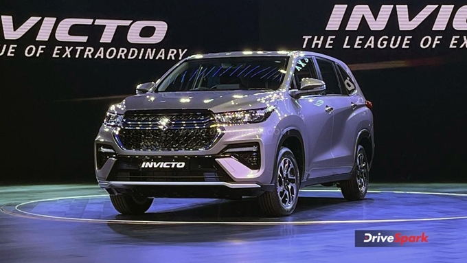 Maruti Suzuki Invicto Images [HD]: Maruti Suzuki Invicto Interior ...