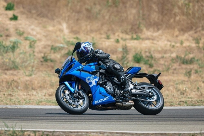 Suzuki GSX-8R Images [HD]: Photo Gallery of Suzuki GSX-8R - DriveSpark