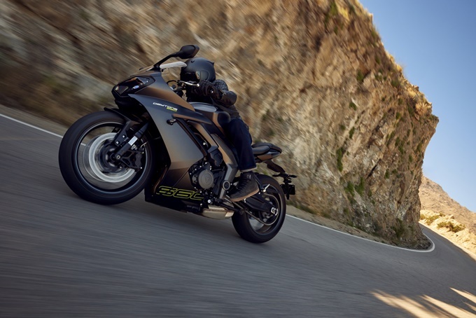 Triumph Daytona 660 Images [HD]: Photo Gallery of Triumph Daytona 660 ...