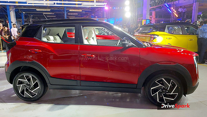 Mahindra XUV 3XO Images [HD]: Mahindra XUV 3XO Interior & Exterior ...