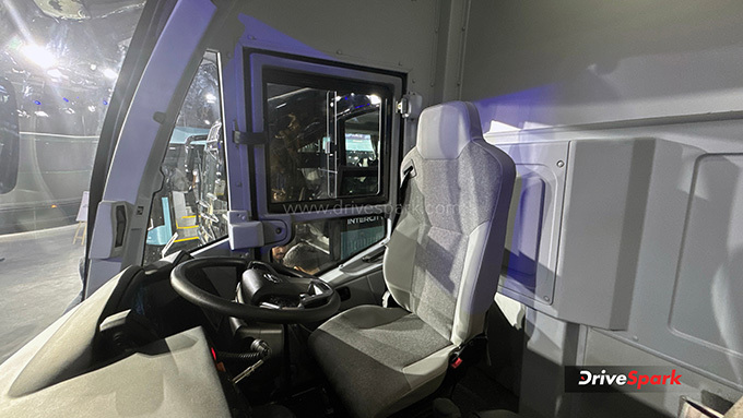 Tata Magna Coach Images [HD]: Tata Magna Coach Interior & Exterior ...