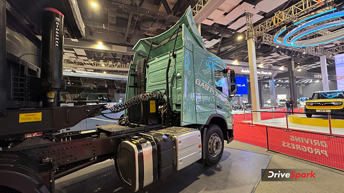 Volvo FM 420 4X2 Tractor LNG Images [HD] - DriveSpark