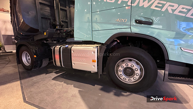 Volvo FM 420 4X2 Tractor LNG Images [HD] - DriveSpark