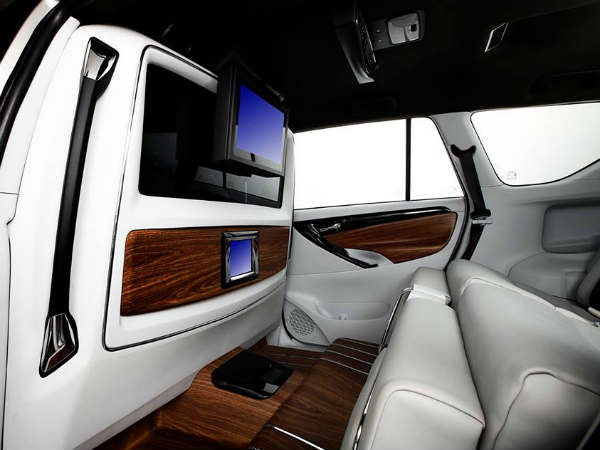 Toyota Innova Crysta Gets the DC Lounge treatment - Tamil DriveSpark