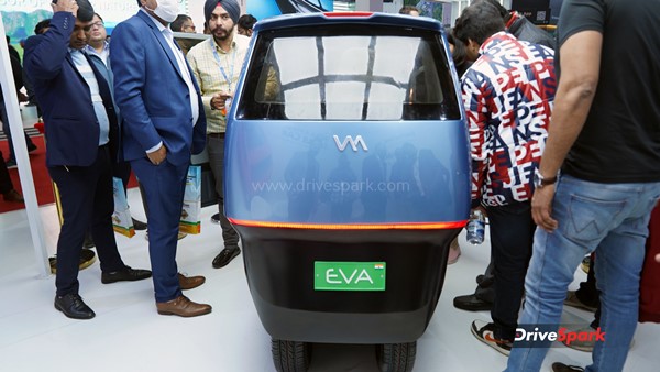 வெயில்ல நிறுத்தினால் போதும் இந்த கார் ஓடும்! India's First Solar Car Vayve EVA Unveiled At Auto ...