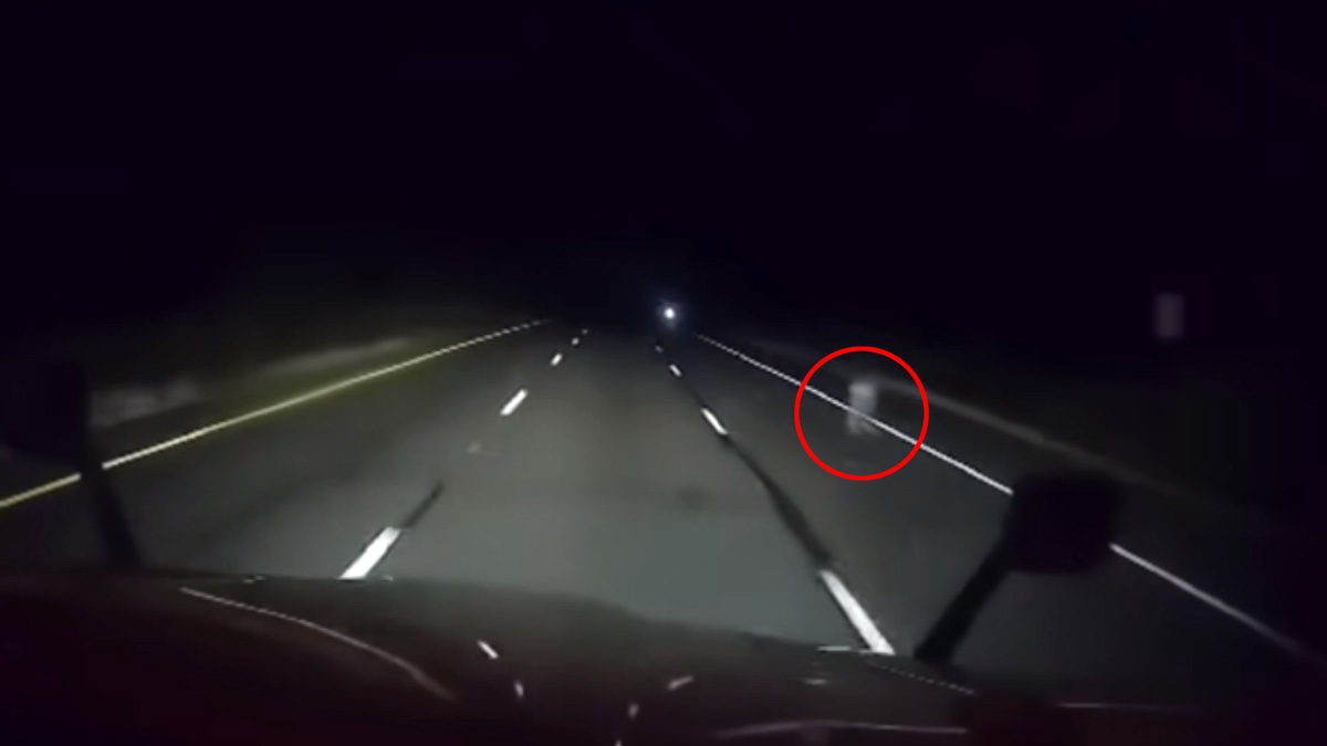 Ghost Caught On Dashboard Camera லாரி டிரைவரின் டேஷ்போர்டு கேமராவில் பதிவான பேய்! திகிலான ...