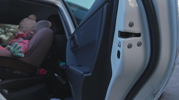 Child Lock Button in Car Door -இது எதுக்கு குடுத்துருக்காங்க தெரியுமா ...