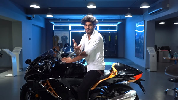 TTF Vasan Movie First Look Poster டிடிஎஃப் வாசன் அமர்ந்திருக்கும் பைக் ...