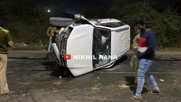Toyota Fortuner Car Overturned After Crashes : பைக் உடன் மோதி கார் ...