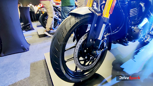 Bajaj-Triumph New Affordable 250cc Bikes India Launch Details: ராயல் என்பீல்டுனு ஒரு கம்பெனியே ...