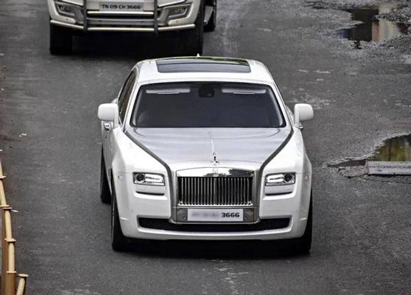 Legend Saravanan Luxury Car Collection.. தமிழ்நாட்டுல இந்த அளவு விலை ...