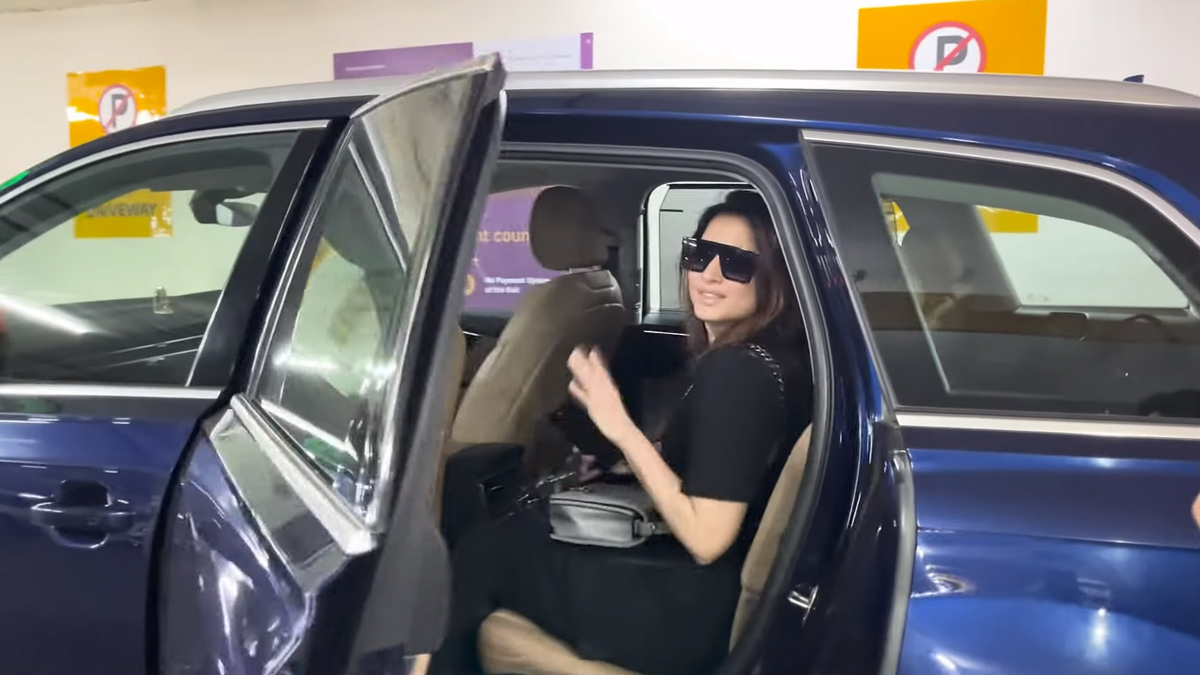 Tamannaah Spotted In Audi Q7: தங்க சிலை மாதிரி மின்றாங்க! கோடி ரூபாய் காரில் போனது அவங்களா ...