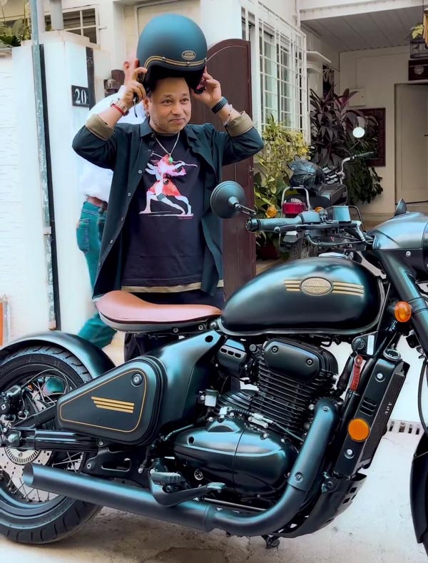 Singer Kailash Kher Takes Delivery Of Jawa Perak Bobber : ஒருத்தர் ...