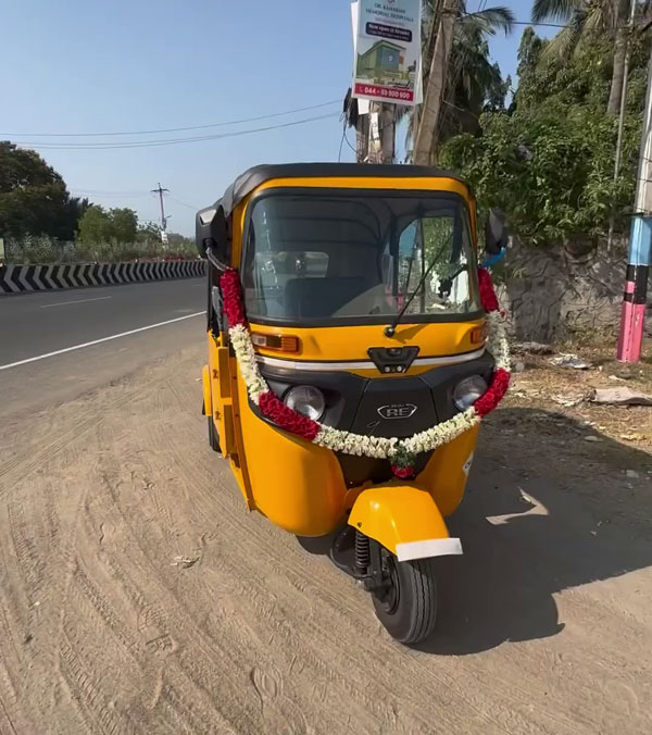 KPY Bala Gifted Auto - இதெல்லாம் செய்ய பெரிய மனசு வேணும்! சமோசா விற்ற பெண்ணிற்கு பாலா செய்த உதவி ...