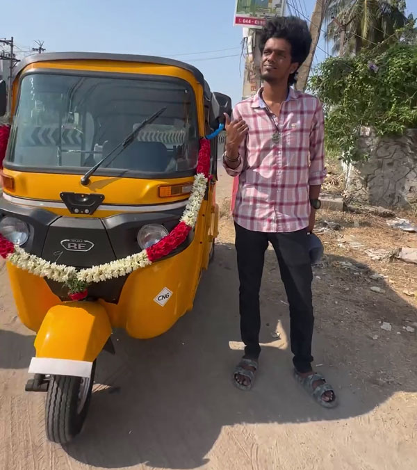 KPY Bala Gifted Auto - இதெல்லாம் செய்ய பெரிய மனசு வேணும்! சமோசா விற்ற பெண்ணிற்கு பாலா செய்த உதவி ...