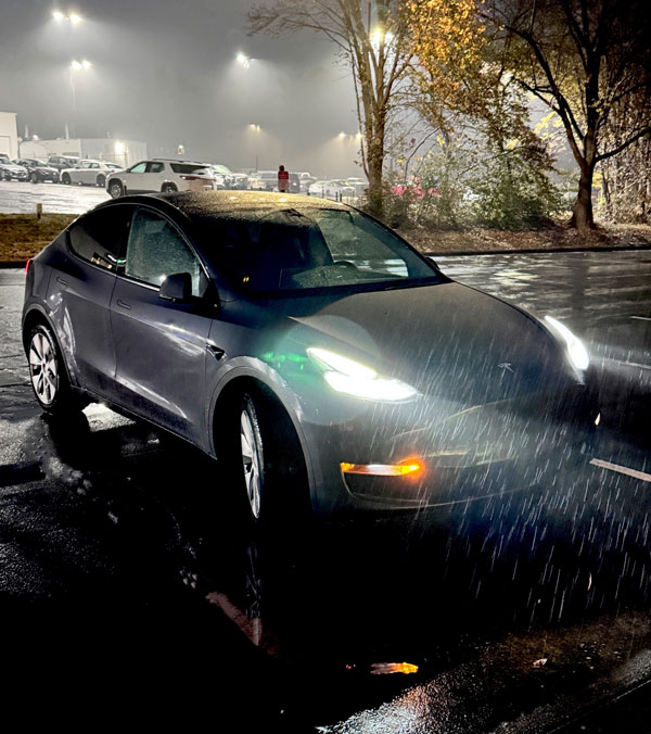 Tesla Model 3 Saves Man From Heart Attack : எவ்வளவு செலவாகினாலும் ...