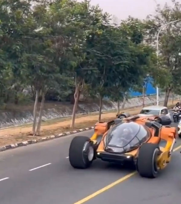 Kalki 2898 AD Bujji Car - சென்னை சாலையில் வலம் வந்த ராட்சத கார் ...