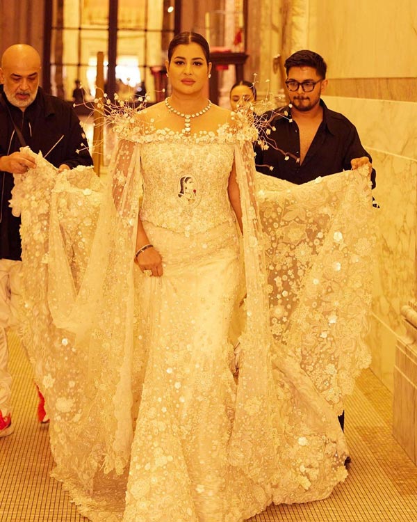 Hyderabad Business Woman's Rolls Royce Ghost : ஹைதராபாத்தை கலக்கும் ...